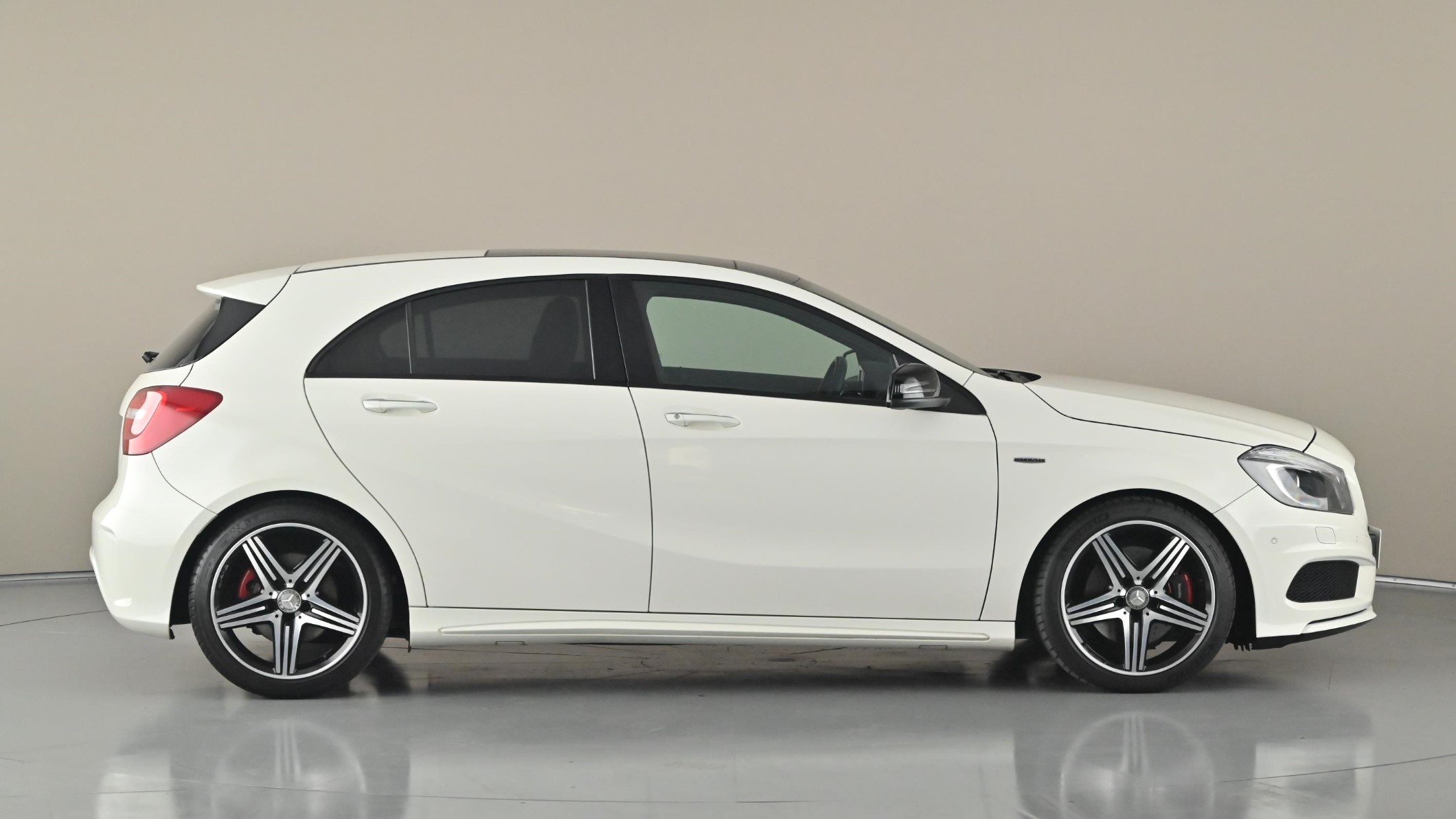 Carma | 2015 MERCEDES-BENZ A250 $31,990